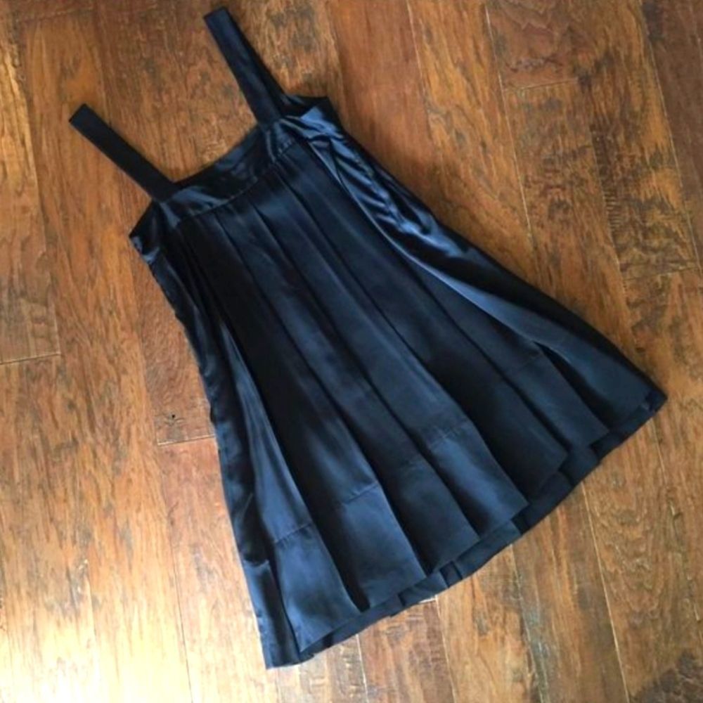 Theory Rare Black Silk Orlantha Pendant Dress - Gem